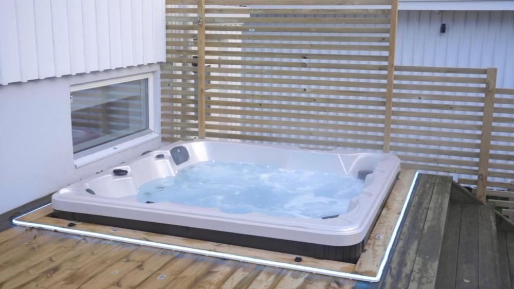 Boblebad Poseidon Blackline - Prisklok